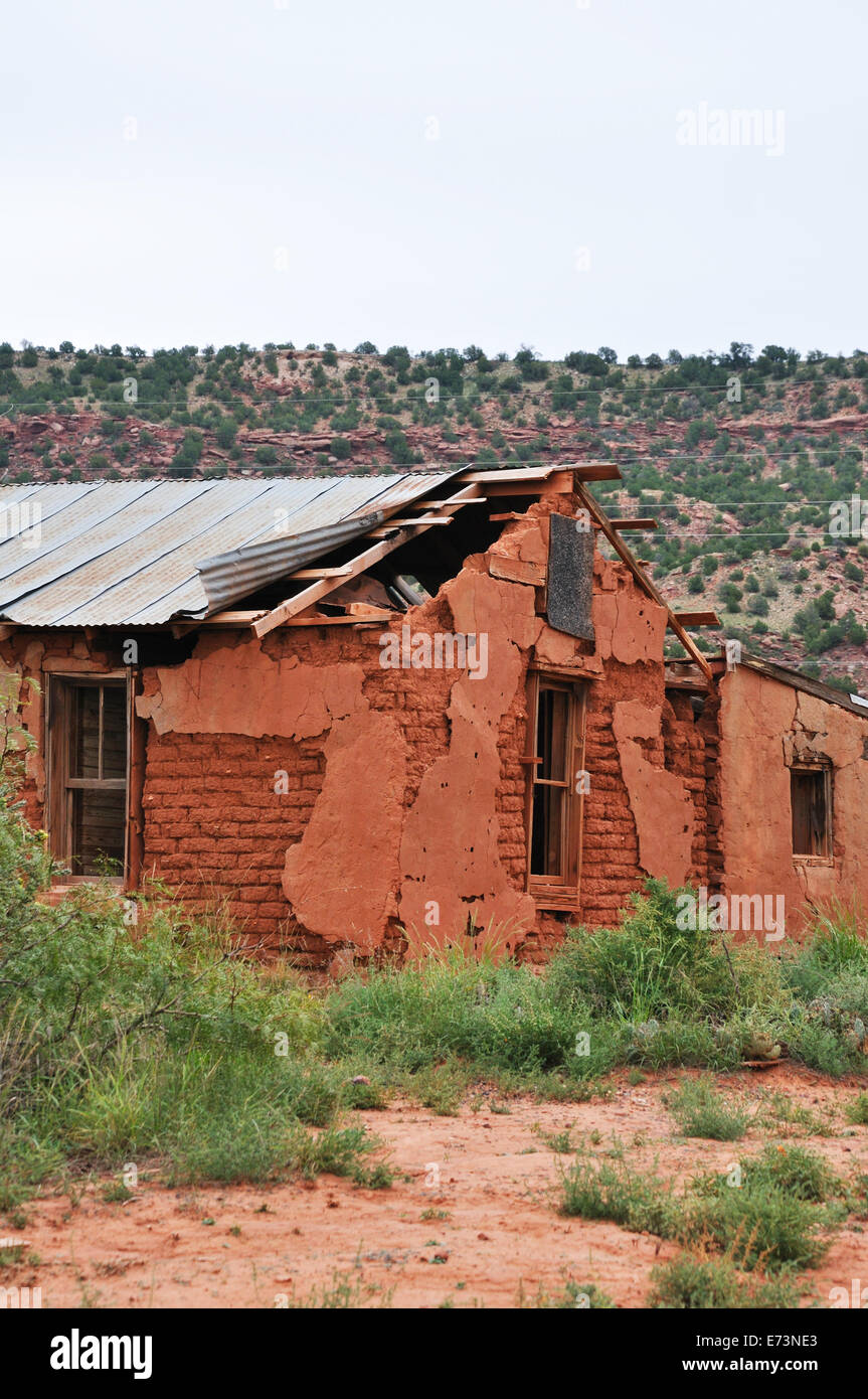 Abandoned and run-down house Stock Photo - Alamy