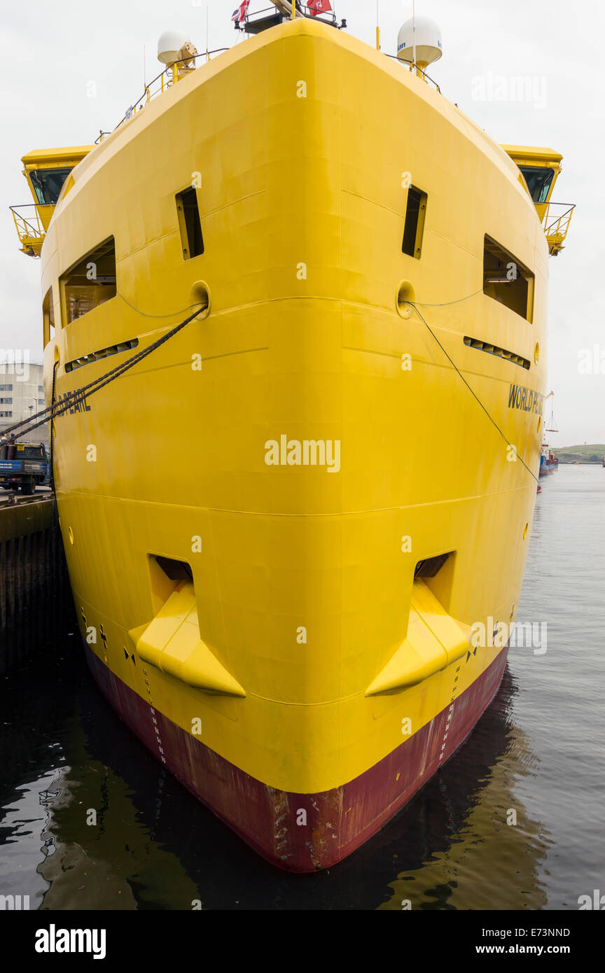 ABERDEEN HARBOUR SCOTLAND WORLD PEARL A YELLOW NORTH SEA OIL SERVICE ...