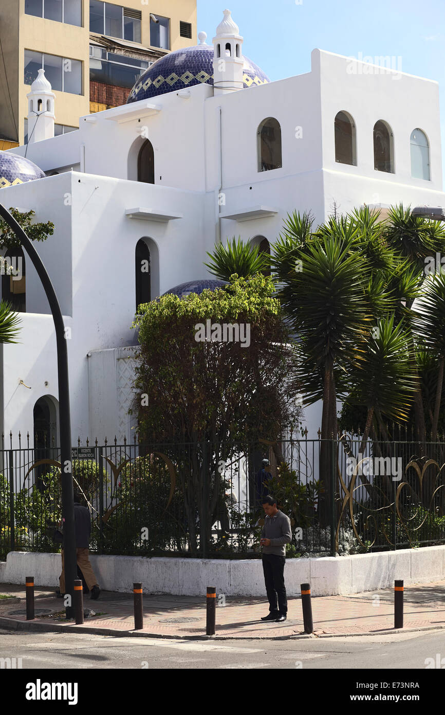 The corner of Reina Victoria and Vicente Ramon Roca Streets in Quito ...