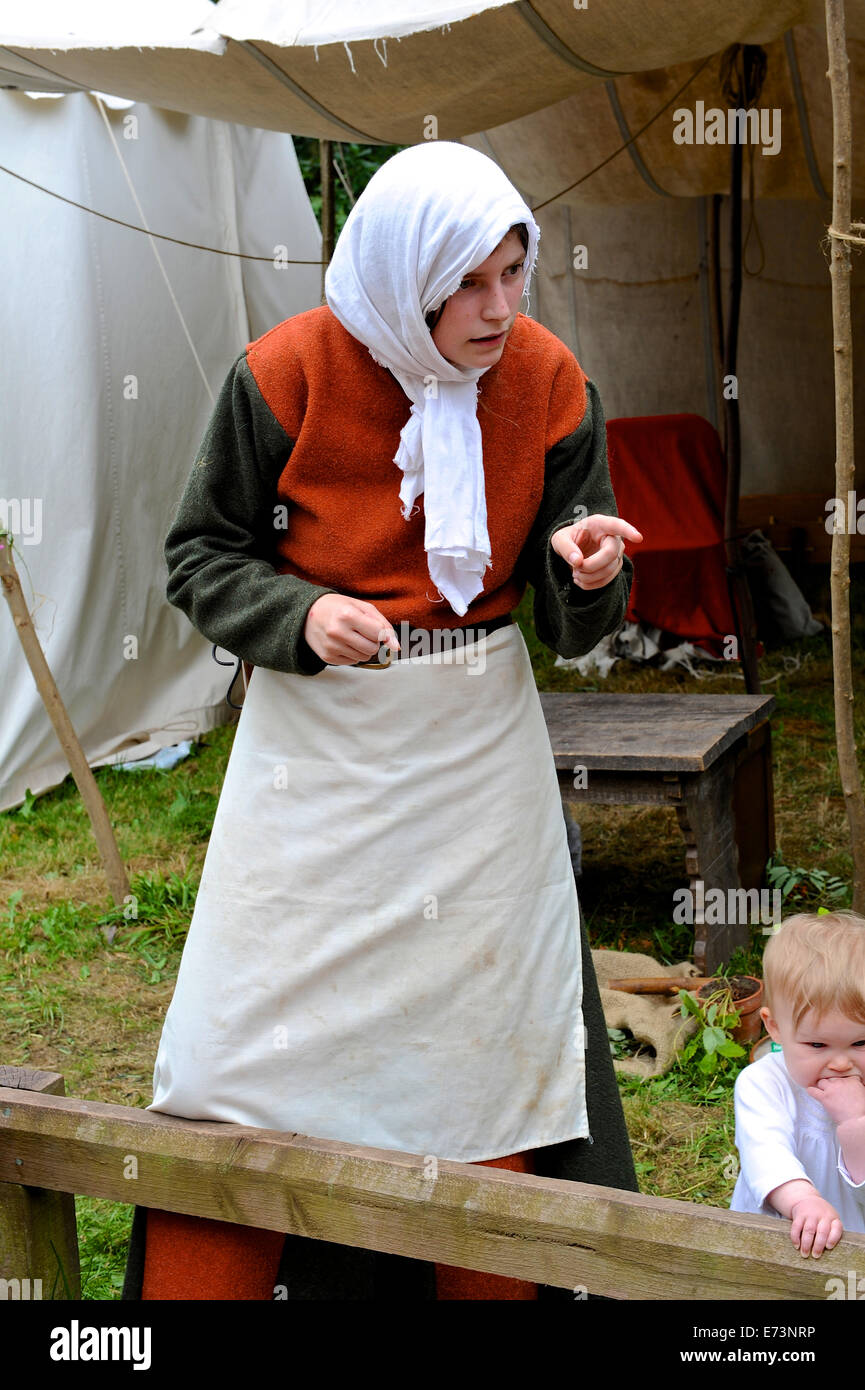 Wench costume hi-res stock photography and images - Alamy