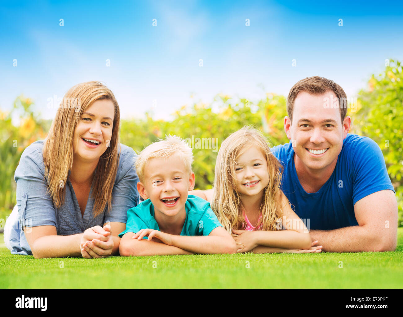 Family smile hi-res stock photography and images - Alamy