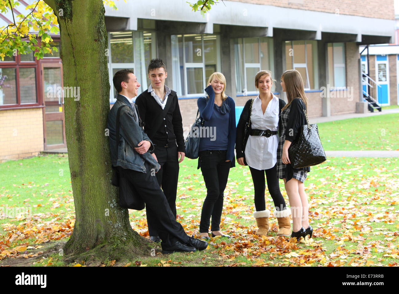 Kids outside school hi-res stock photography and images - Alamy