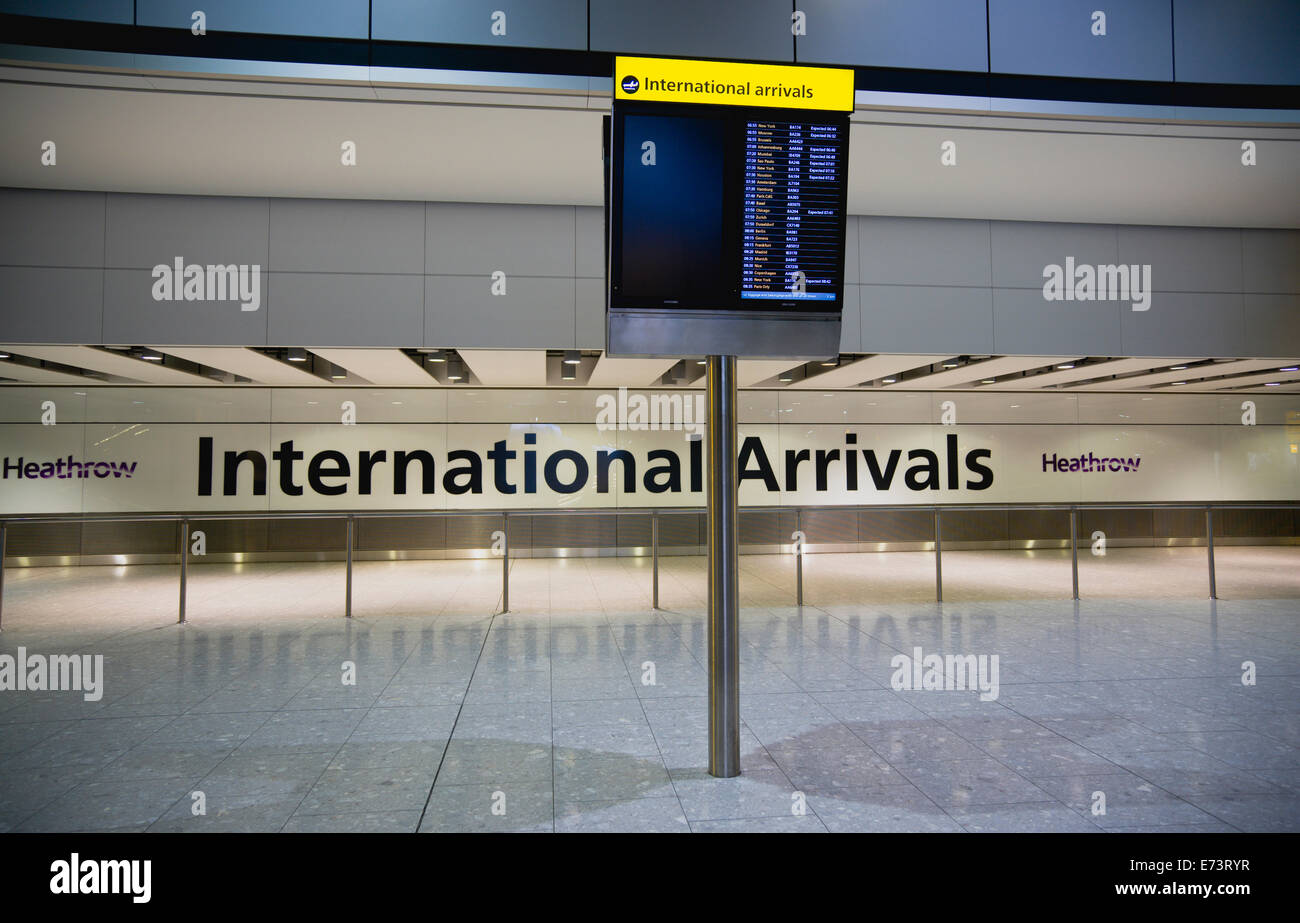 International arrivals hi-res stock photography and images - Alamy
