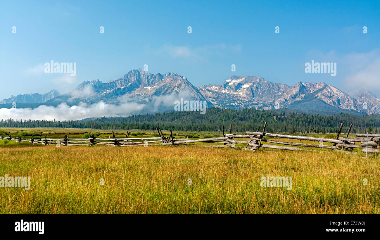 Idaho Sawtooth mountains and classic log fence Stock Photo - Alamy