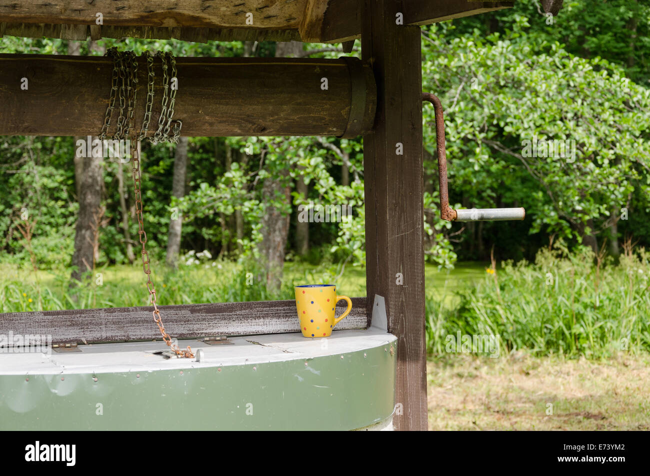 Water well pulley hi-res stock photography and images - Alamy