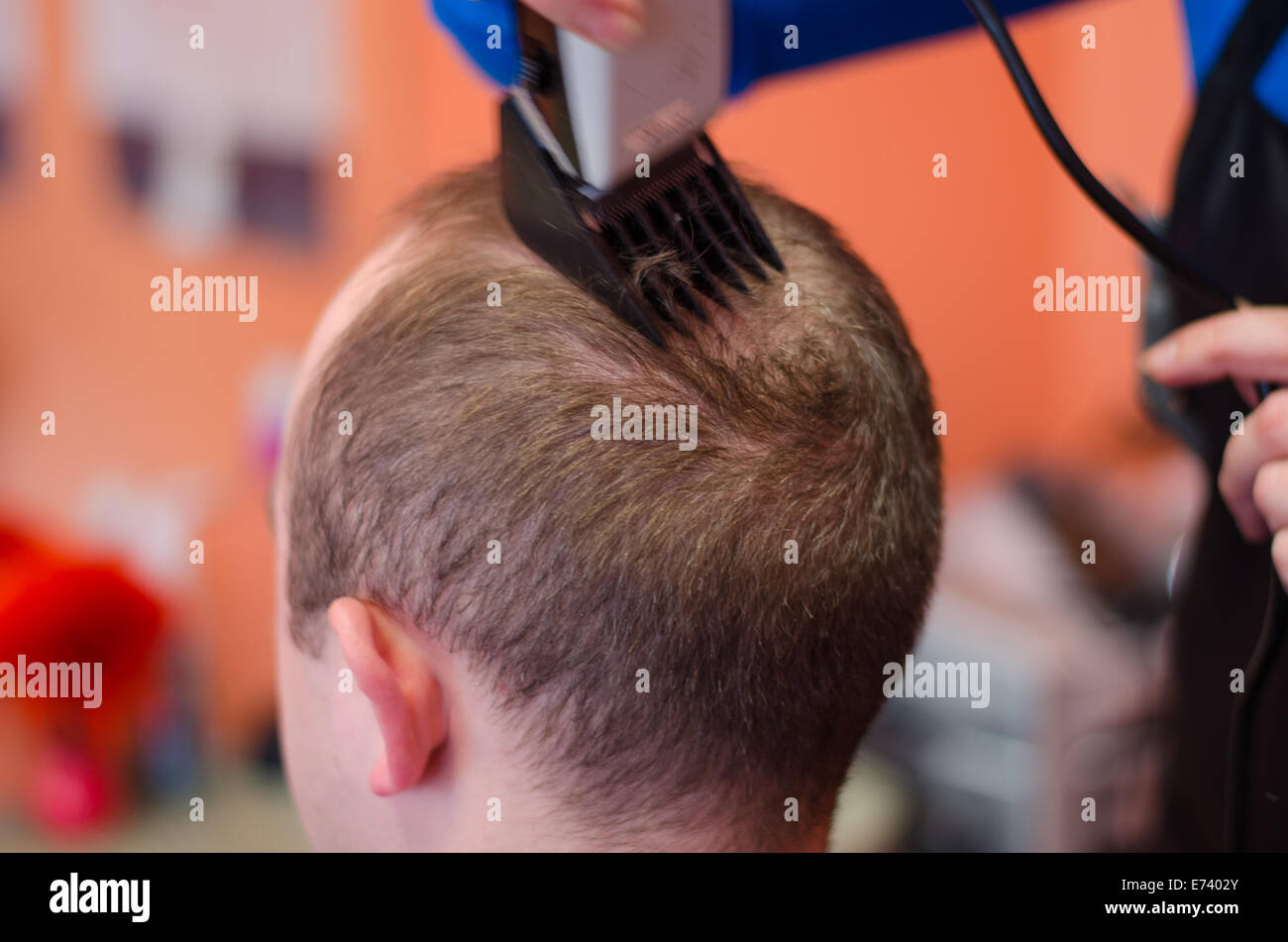 Man cutting hair razor hi-res stock photography and images - Alamy