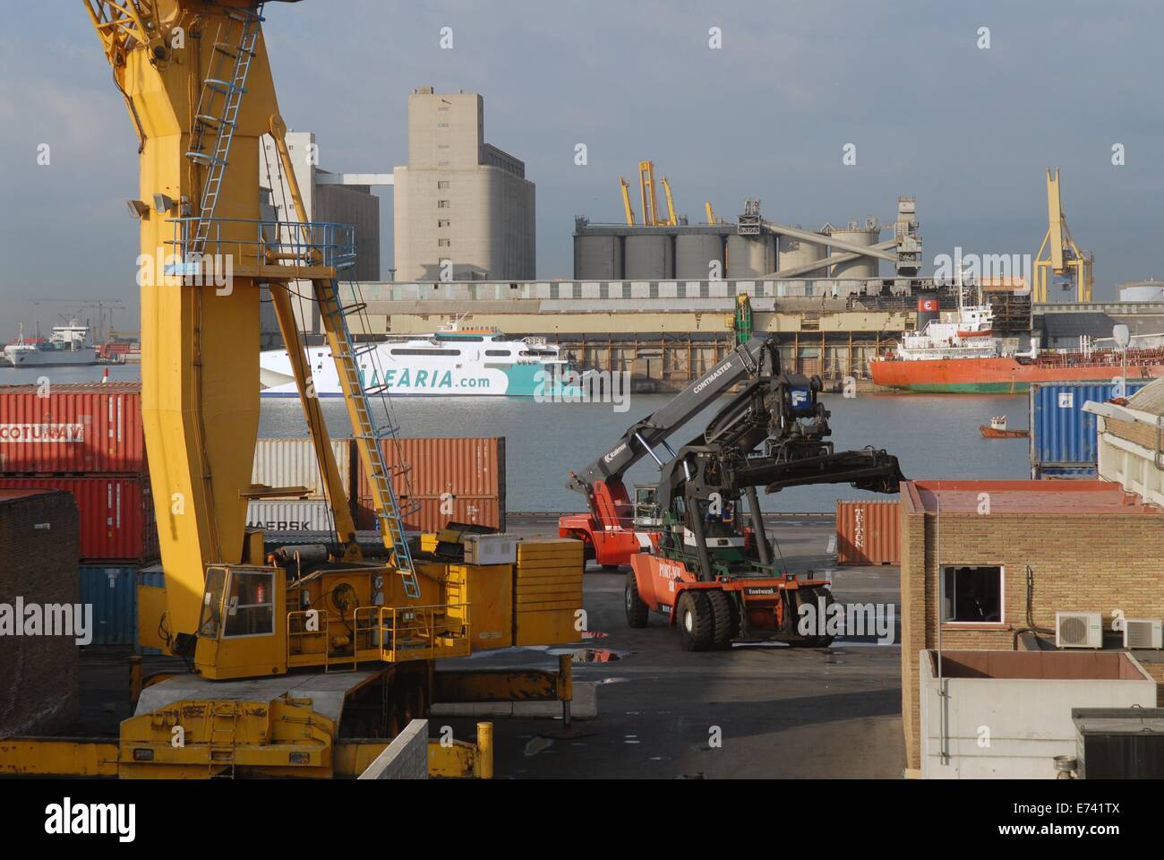 Barcelona (Spain), the harbor Stock Photo - Alamy