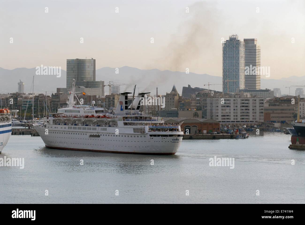 Barcelona (Spain), the harbor Stock Photo - Alamy