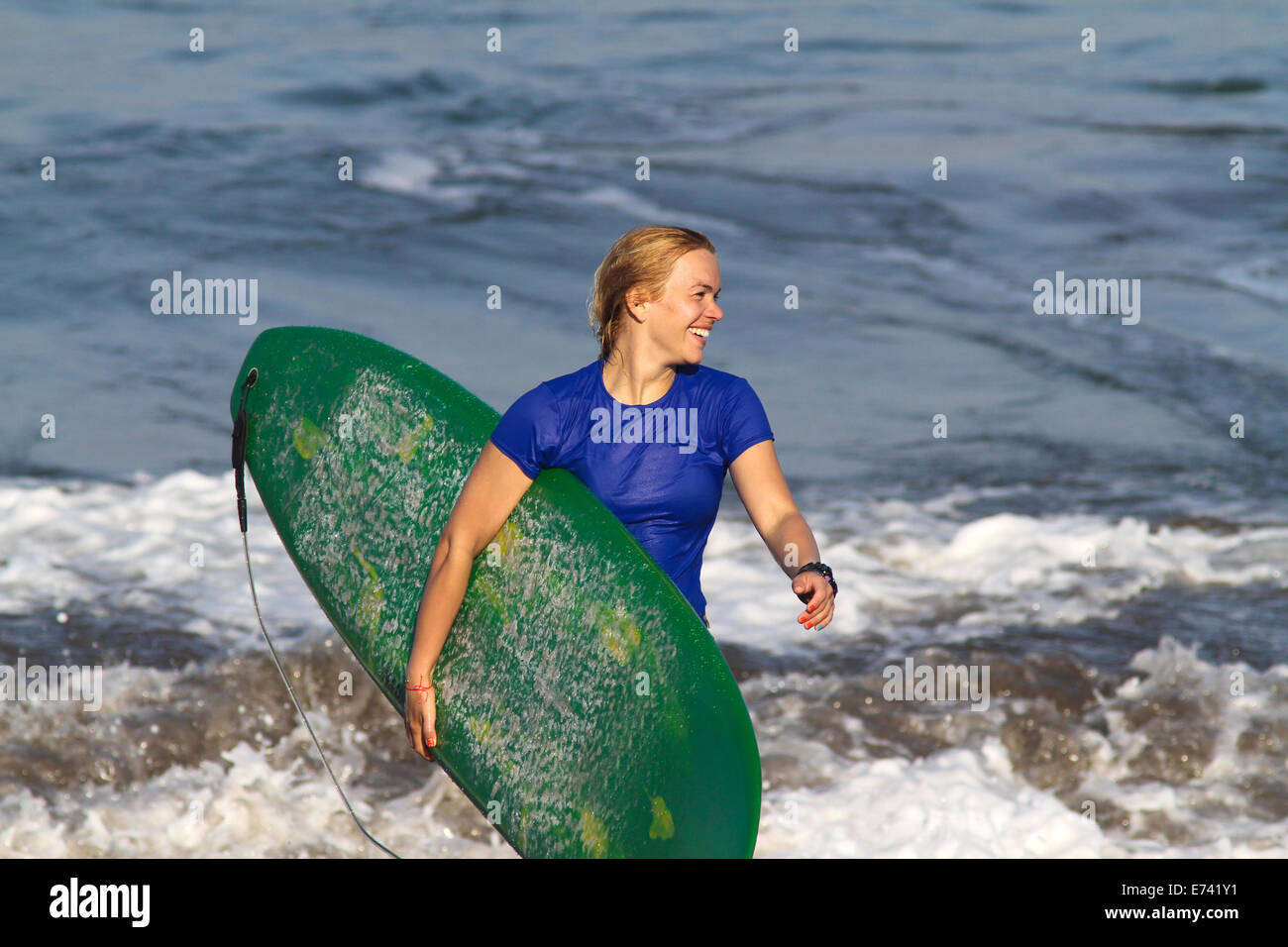 Happy surfer girl Stock Photo - Alamy
