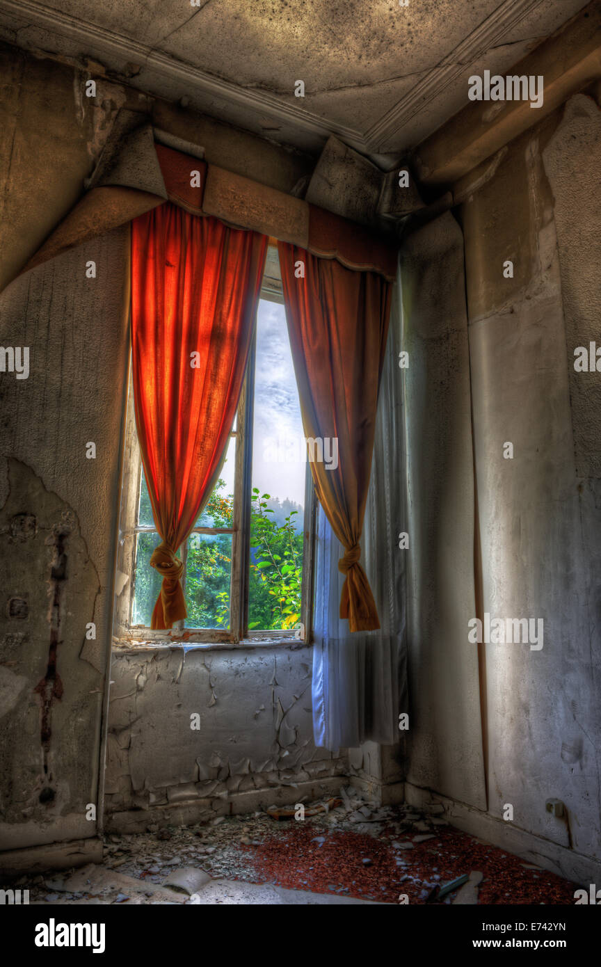 Desolate window in an abandoned house Stock Photo - Alamy