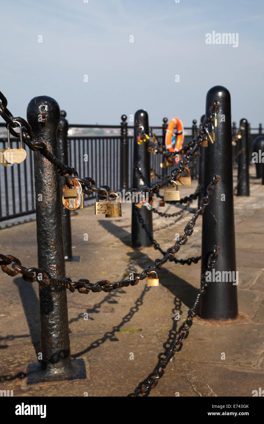 Liverpool padlock fence hi-res stock photography and images - Alamy