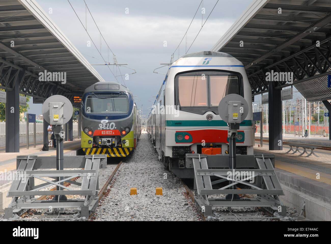 Milan (Italy), suburban railways, Rogoredo station Stock Photo - Alamy