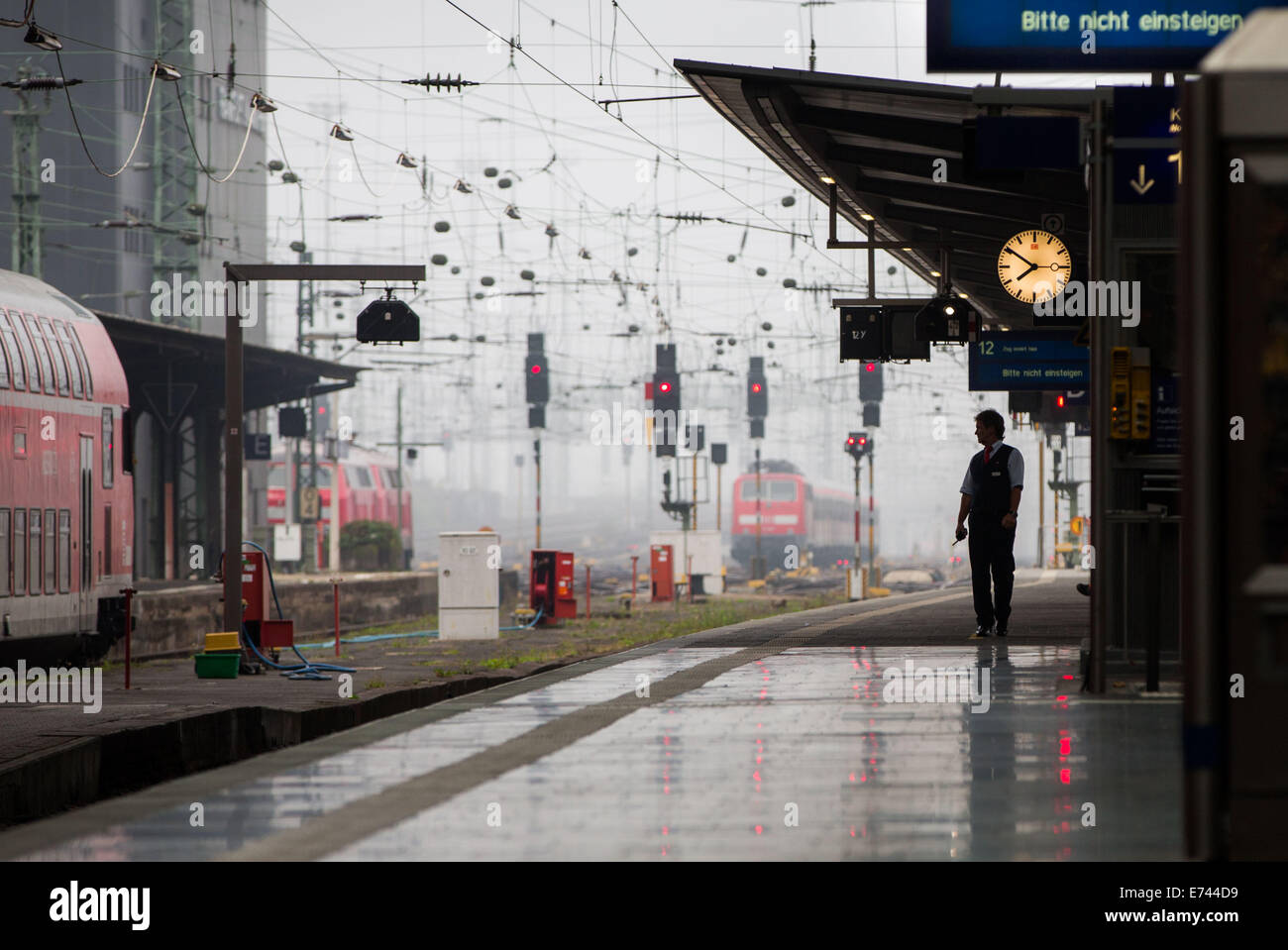 Db train cancellation hi-res stock photography and images - Alamy