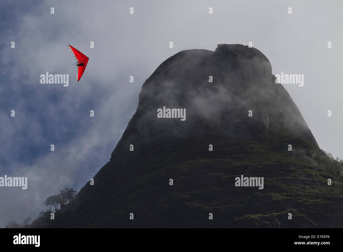 Flying into rio brazil hi-res stock photography and images - Alamy