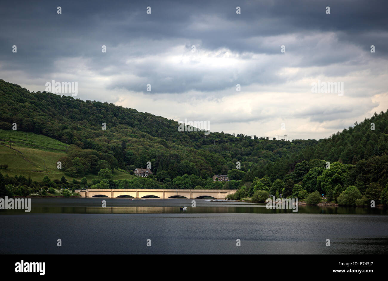 Bridge over Ladybower Reservoir, in the Upper Derwent Valley in ...