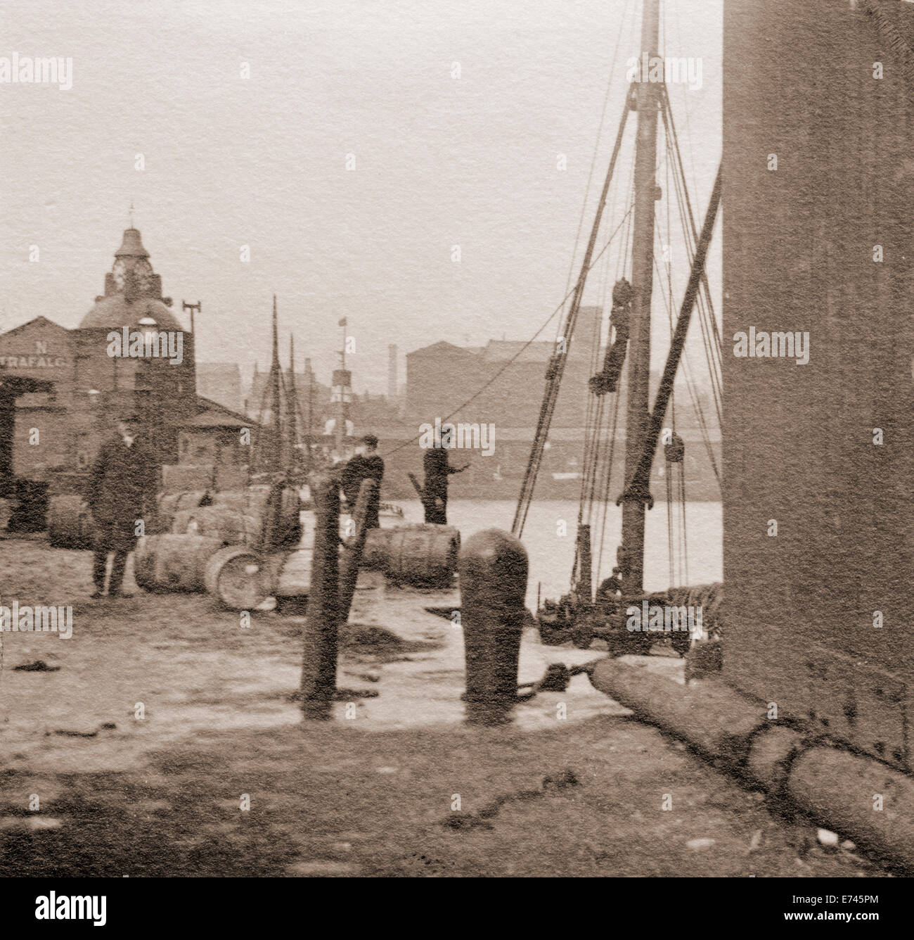 Liverpool docks historical hi-res stock photography and images - Alamy