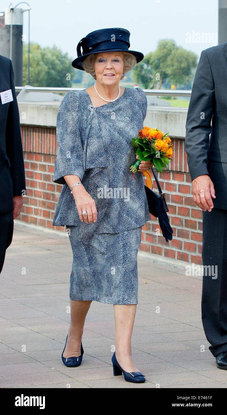 Princess beatrix visits germany hi-res stock photography and images - Alamy