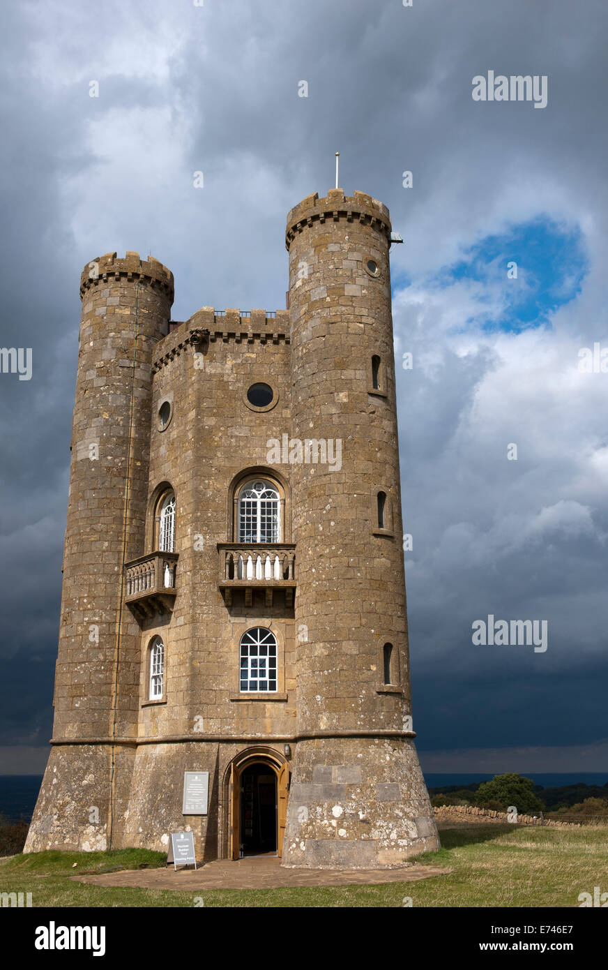 Broadway tower cotswolds hi-res stock photography and images - Alamy