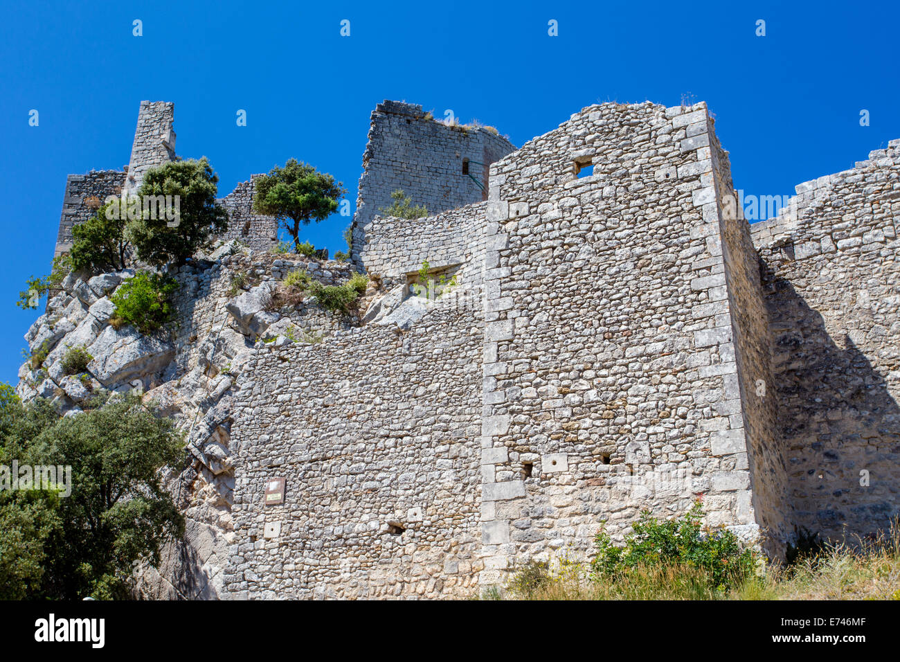 Oppede-le-Vieux old village chateau, Luberon, Provence, France Stock ...