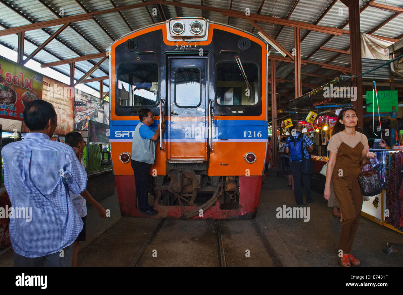 Maeklong railway station at Samut Songkhram, Thailand Stock Photo - Alamy