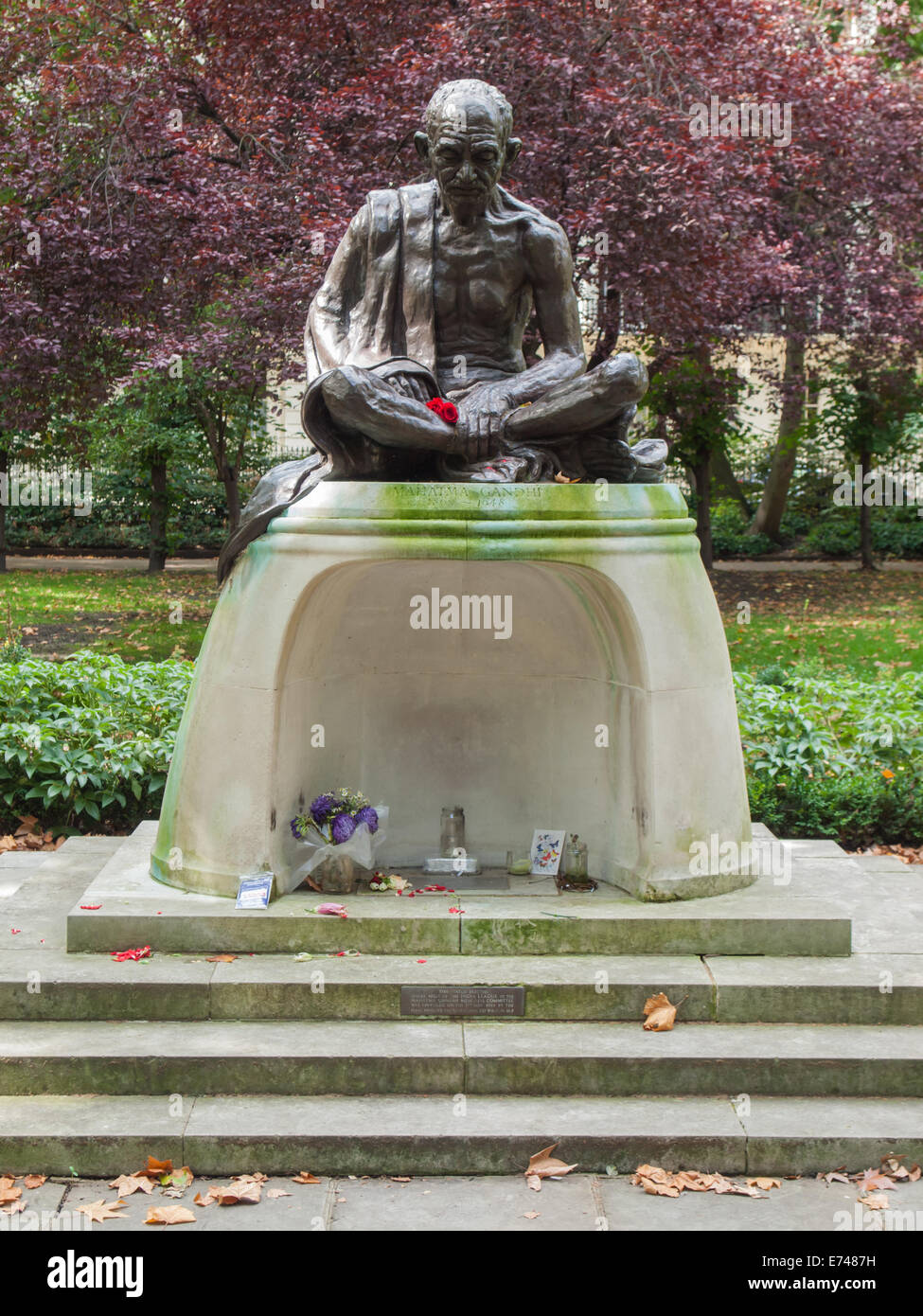 Mahatma gandhi monument hi-res stock photography and images - Alamy