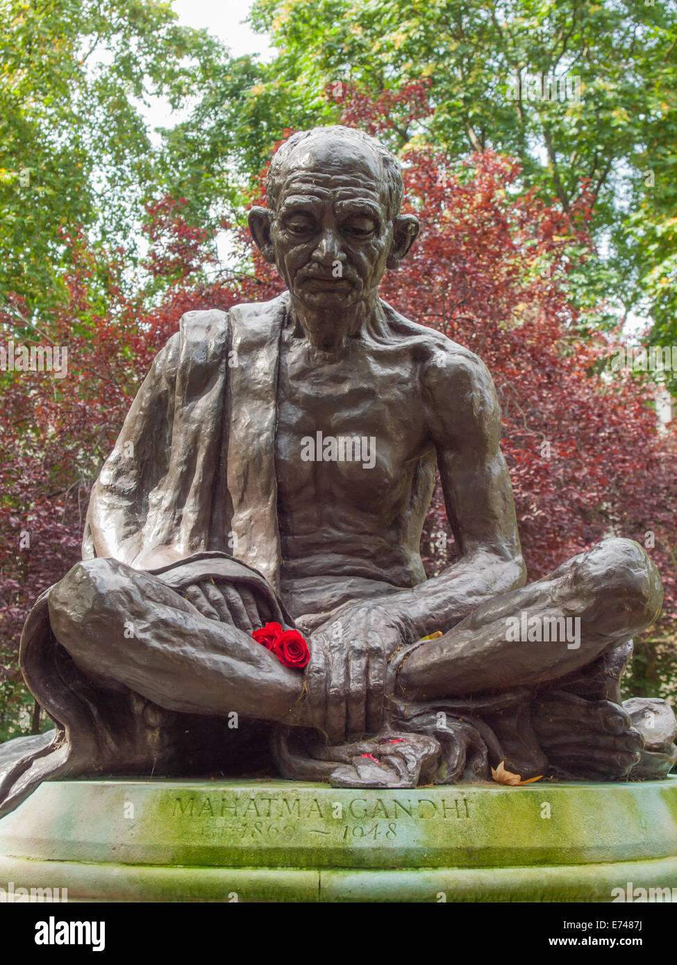 Mahatma Ghandi statue tavistock square, bloomsbury, camden london Stock ...