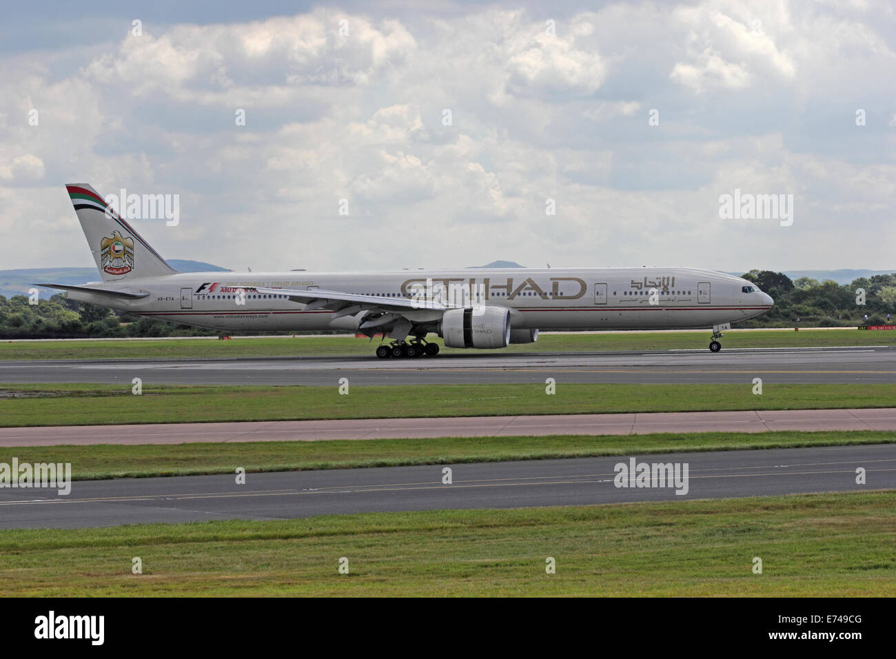 Etihad boeing 777 hi-res stock photography and images - Alamy