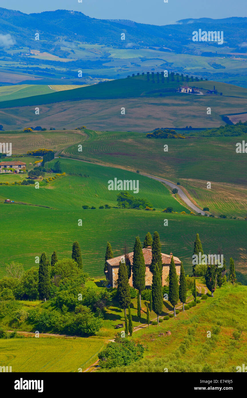Val d´Orcia, Orcia Valley, Fields and Farmhouse, Tuscany Landscape ...