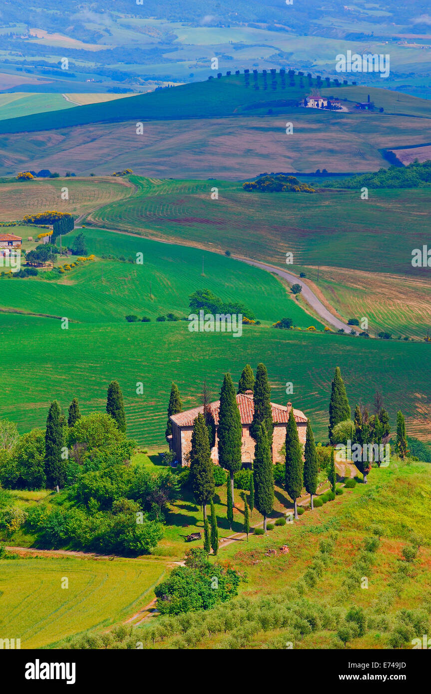 Val d´Orcia, Orcia Valley, Fields and Farmhouse, Tuscany Landscape ...