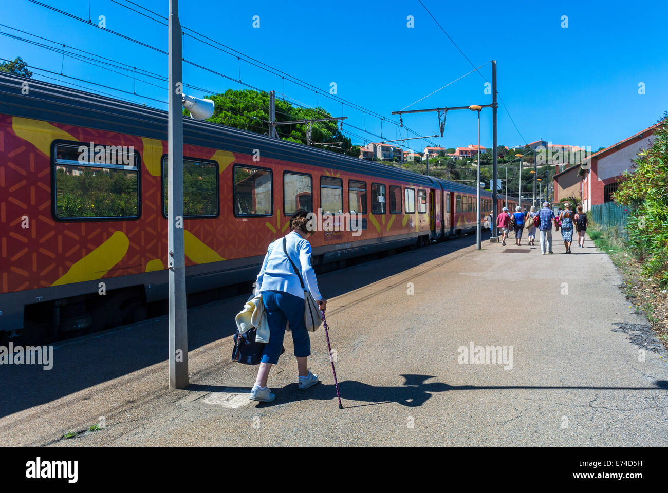 Getting off train platform hi-res stock photography and images - Alamy