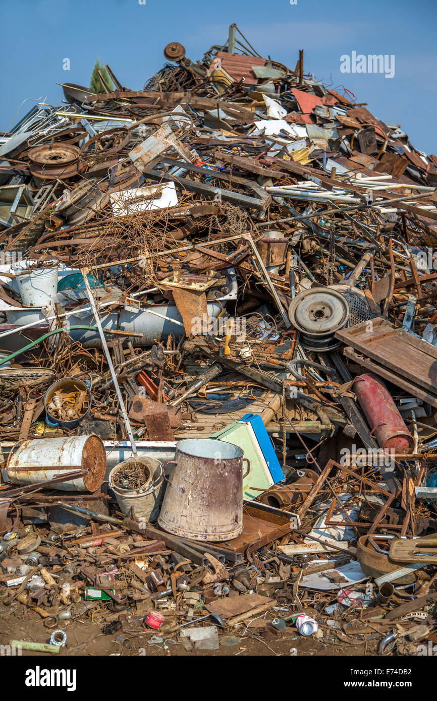 Pile garbage hi-res stock photography and images - Alamy