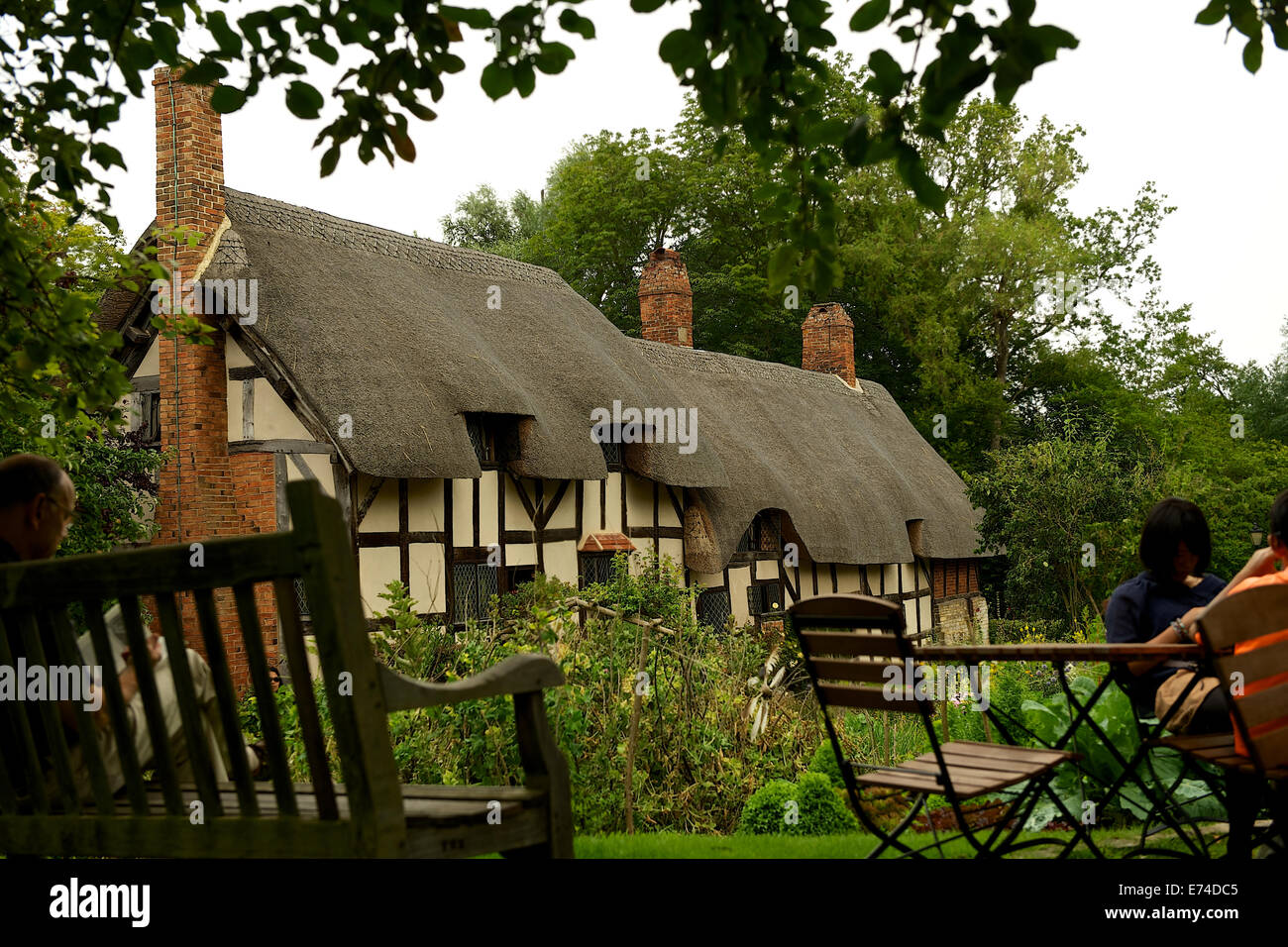 Photo of Ann Hathaway's Cottage and garden Stock Photo - Alamy