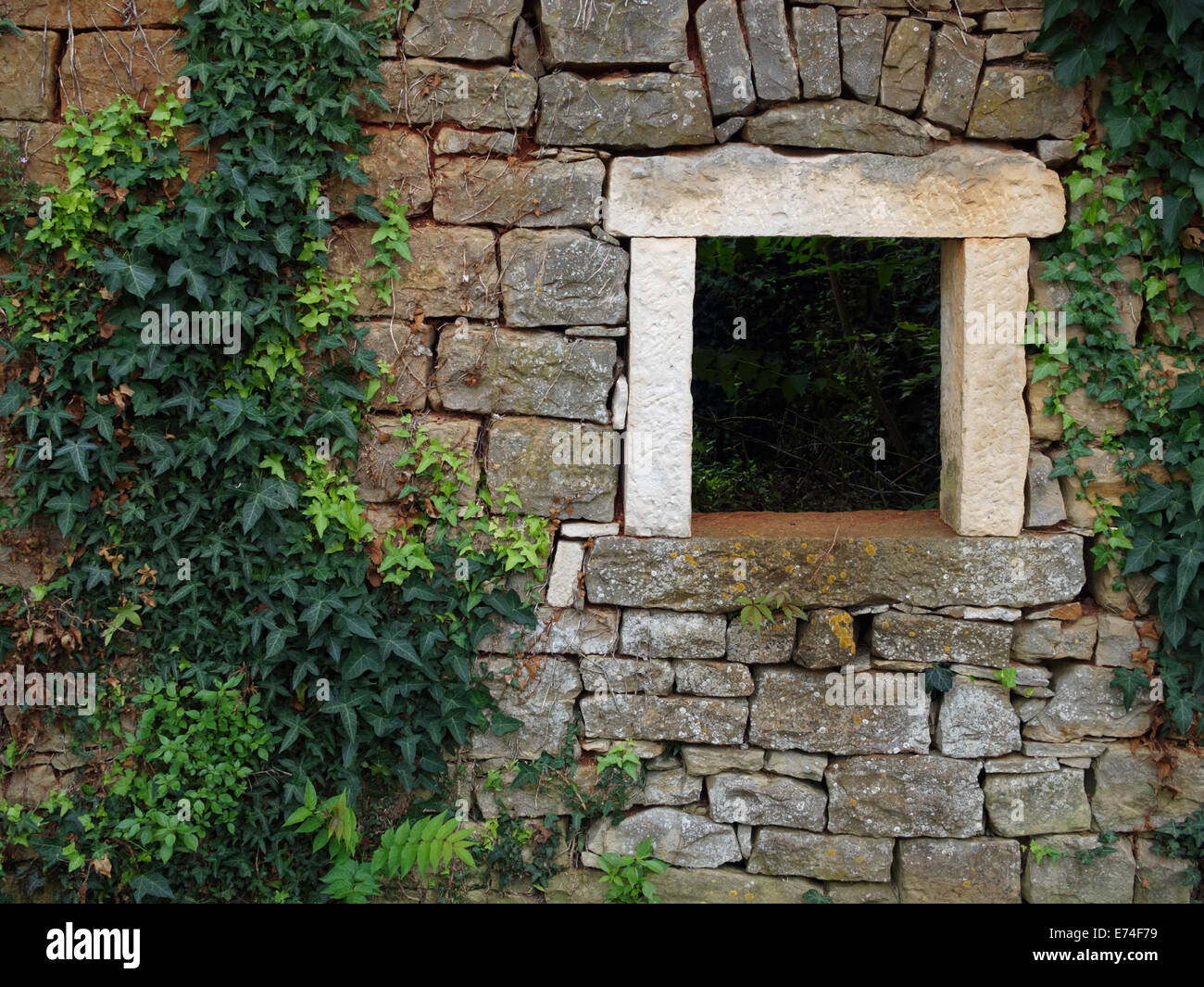 Traditionaly built hi-res stock photography and images - Alamy