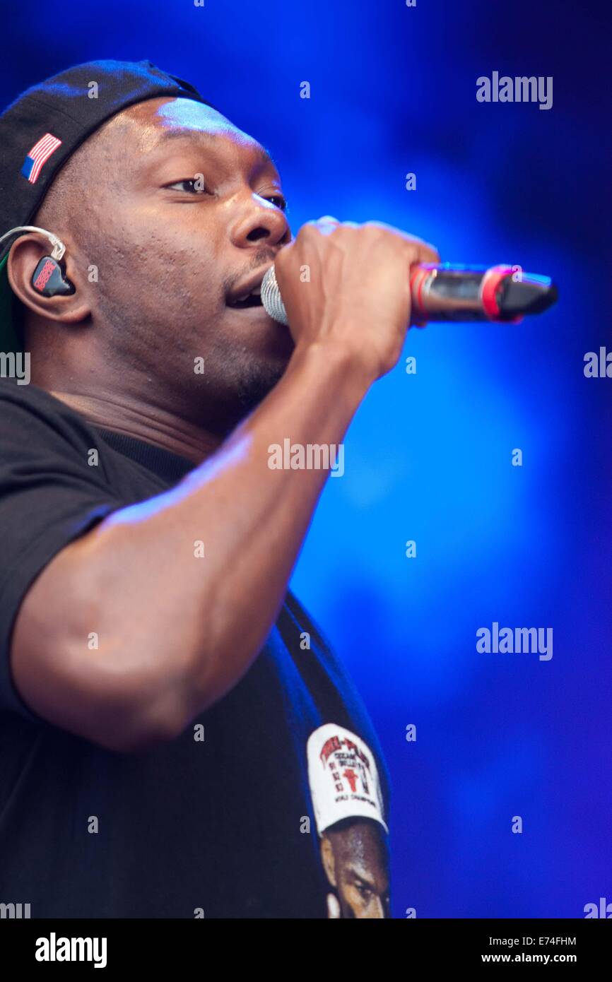 Dizzee Rascal (Dylan Mills) performing after racing at Kempton Park ...