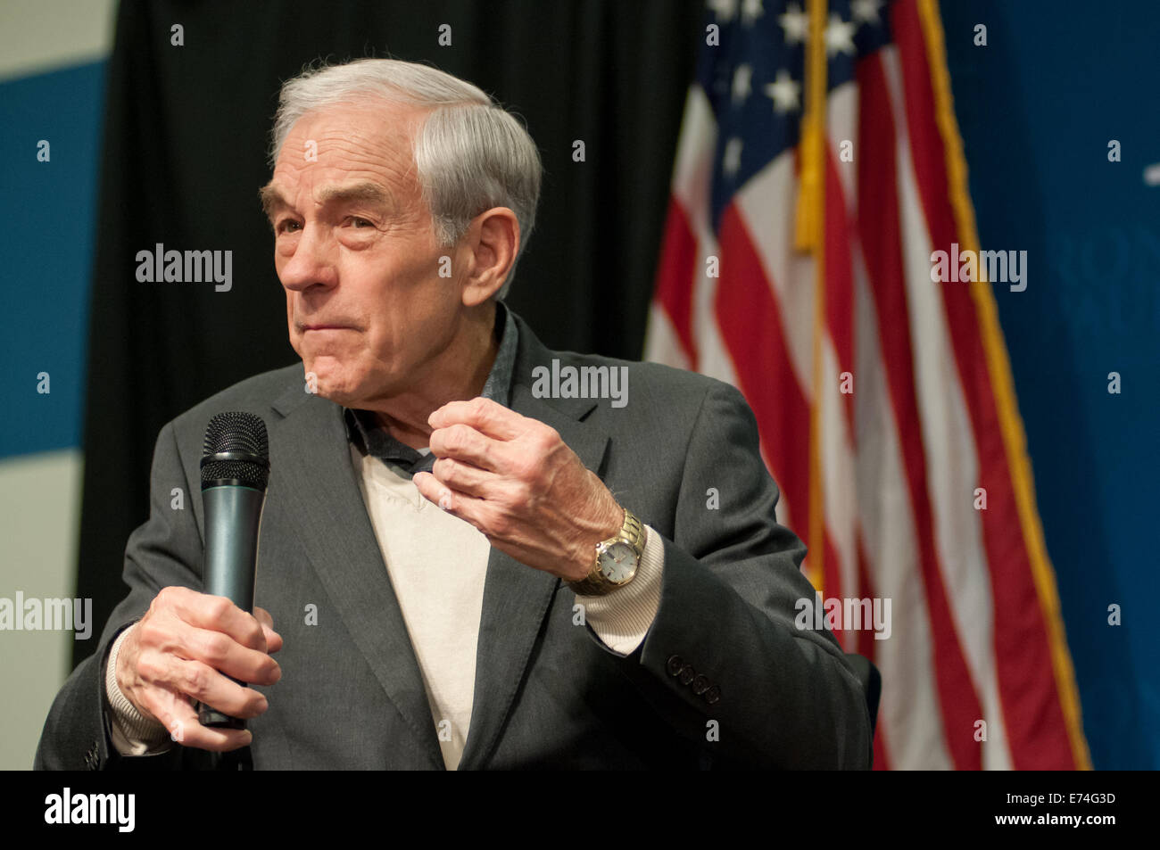 Presidential hopeful, Texas Congressman Ron Paul, speaks to potential ...