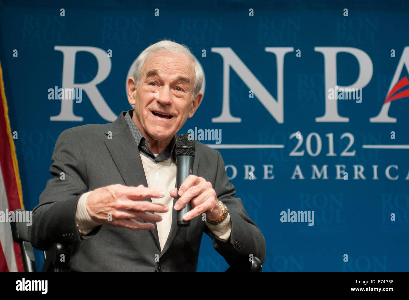 Presidential hopeful, Texas Congressman Ron Paul, speaks to potential ...