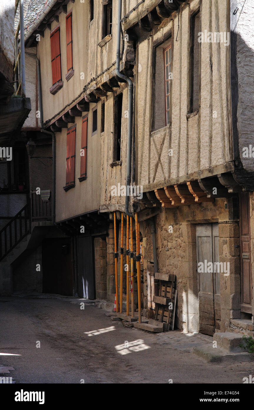 Falling down house hi-res stock photography and images - Alamy