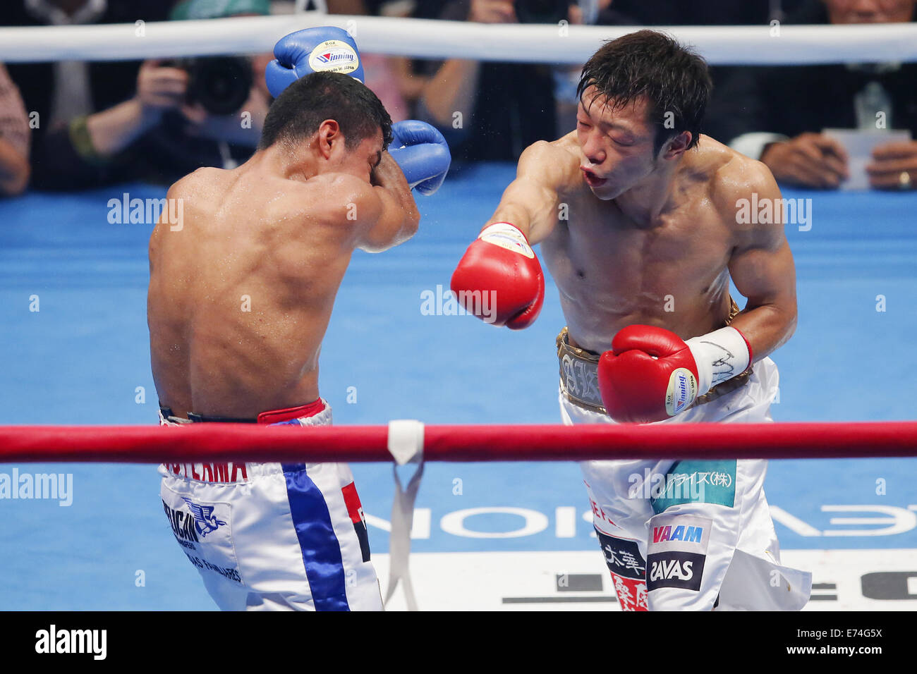 Yoyogi 2nd Gymnasium, Tokyo, Japan. 5th Sep, 2014. (L-R) Roman Gonzalez ...