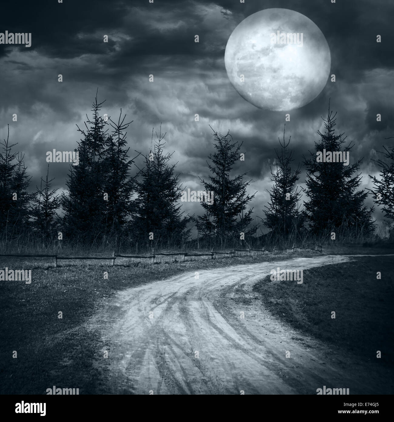 Empty road night hi-res stock photography and images - Alamy