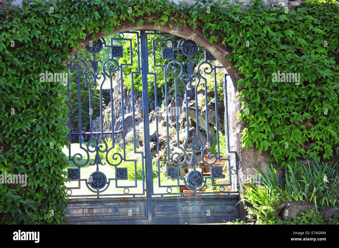 Ornate gates hi-res stock photography and images - Alamy