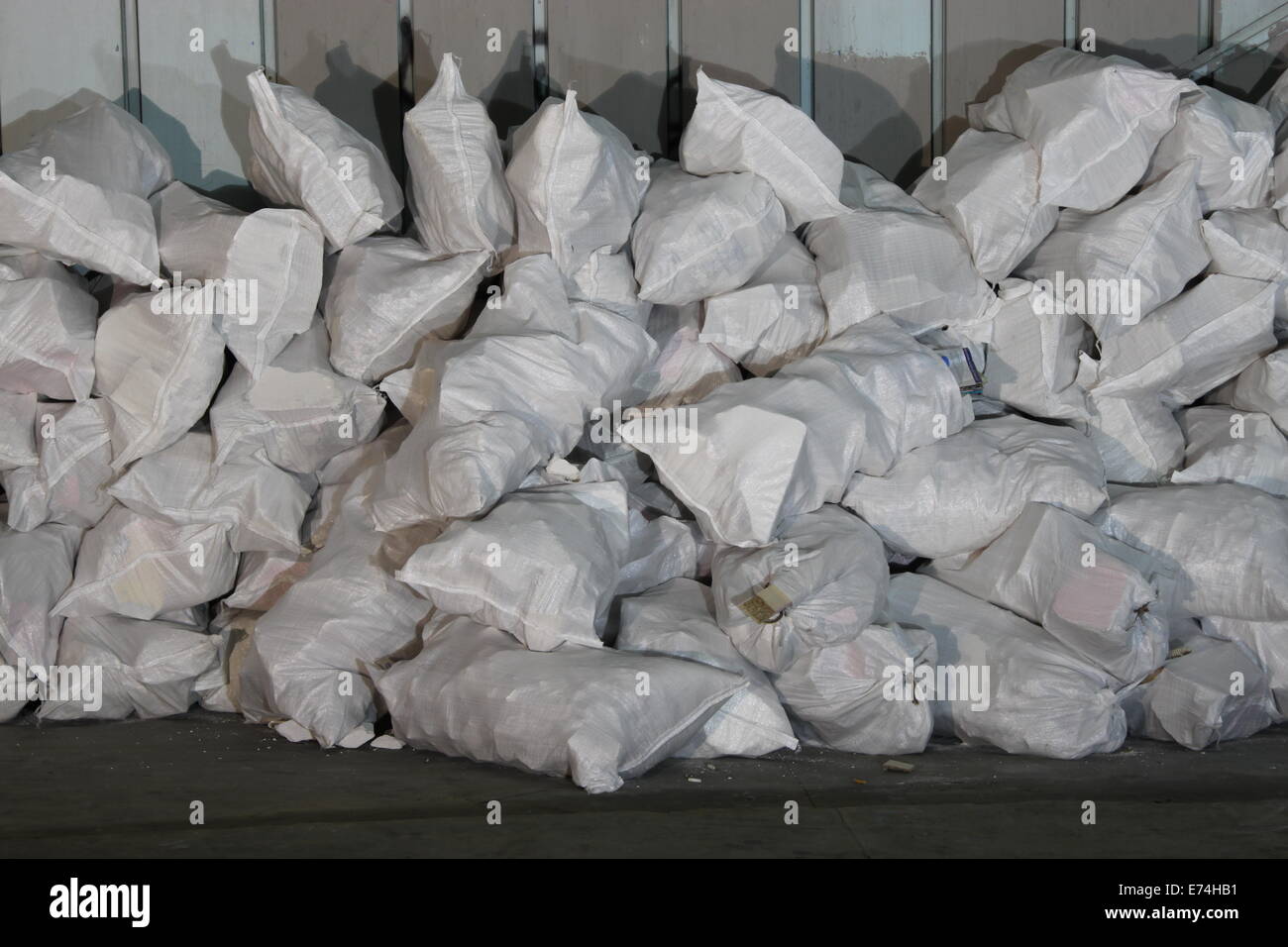 Gunny sacks hi-res stock photography and images - Alamy