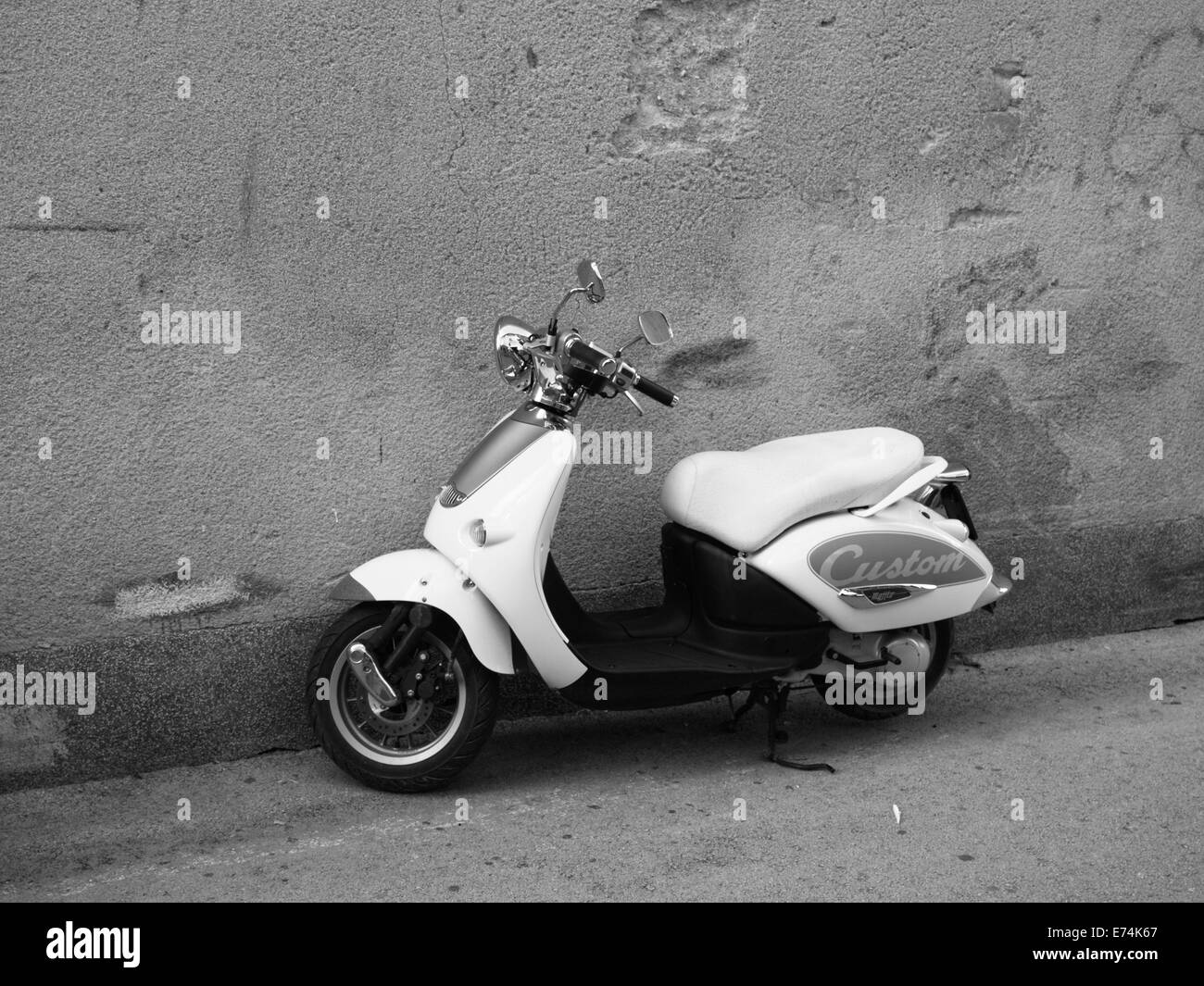 Moped hi-res stock photography and images - Alamy