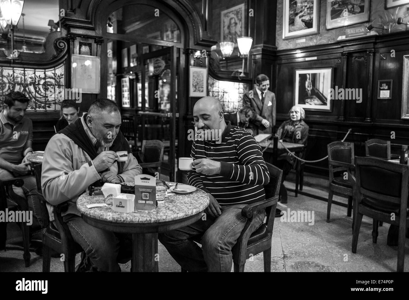 French men drinking coffee in bar hi-res stock photography and images ...