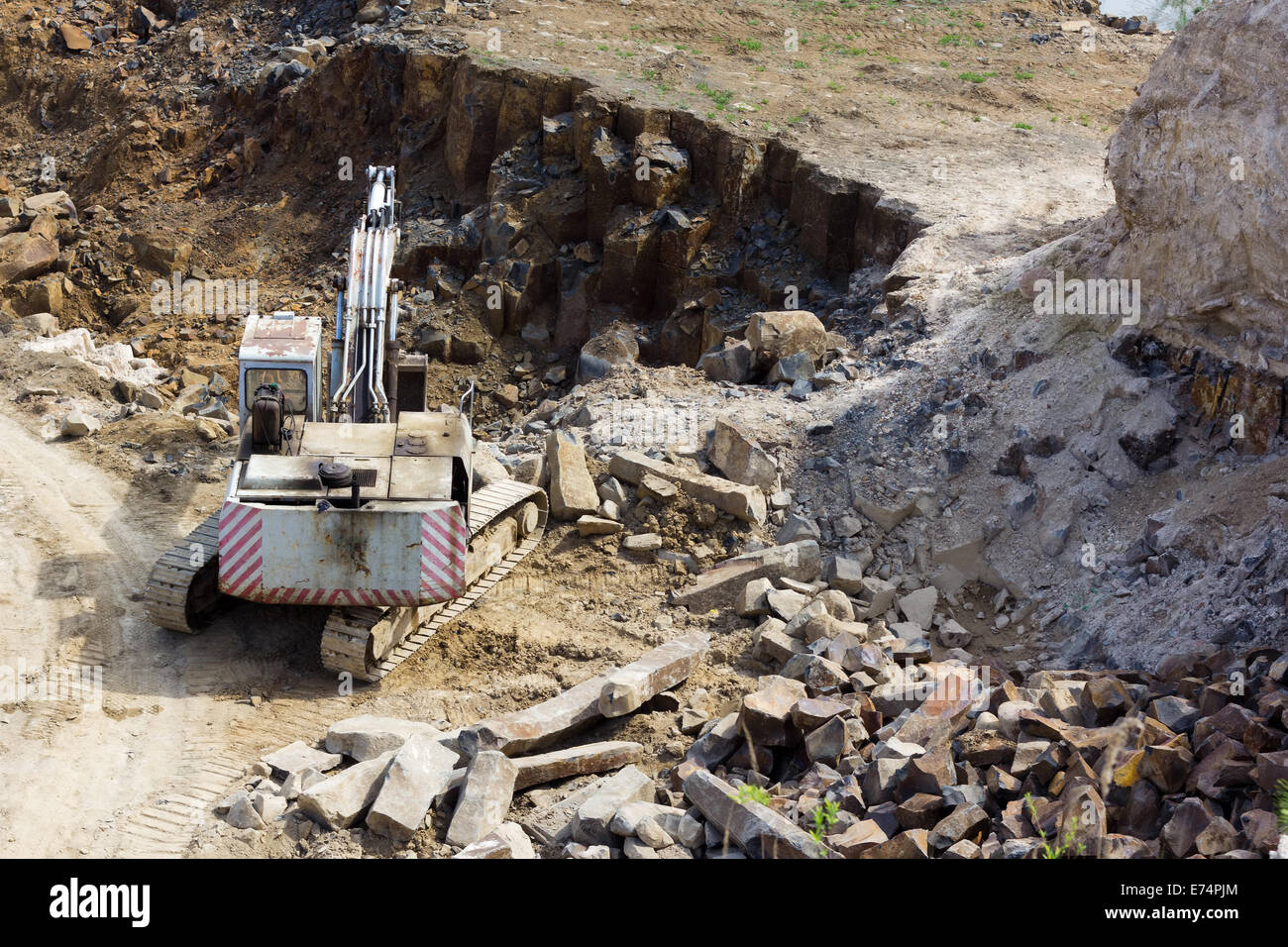 Crawler quarry hi-res stock photography and images - Alamy