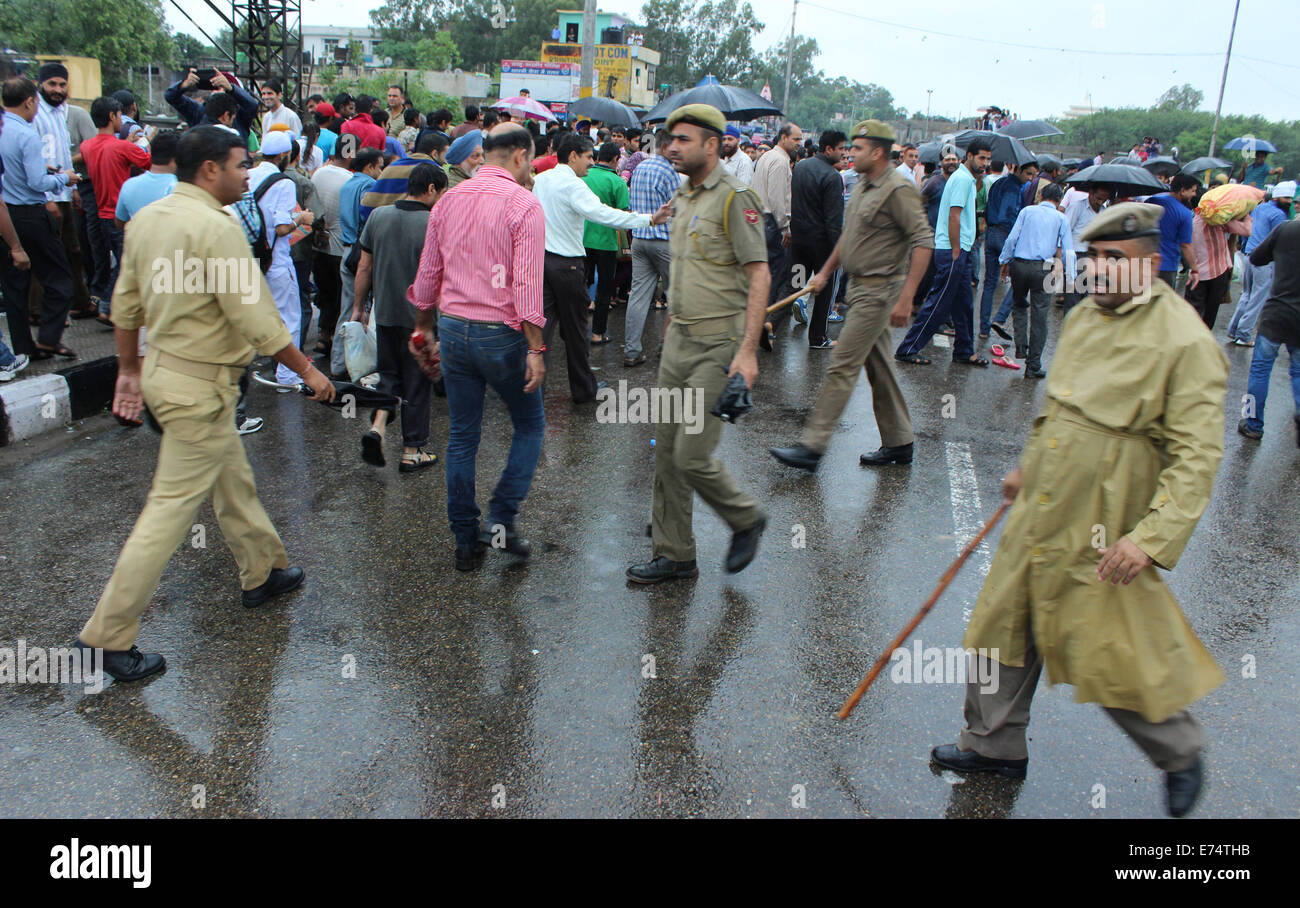 Policemen stop people and vehicles from going towards the Tawi bridge ...