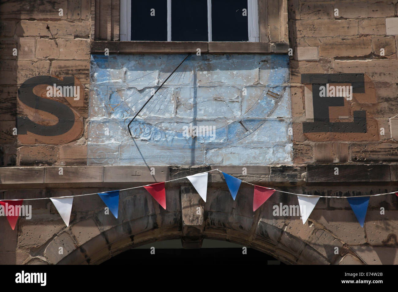 Wall sun dial hi-res stock photography and images - Alamy