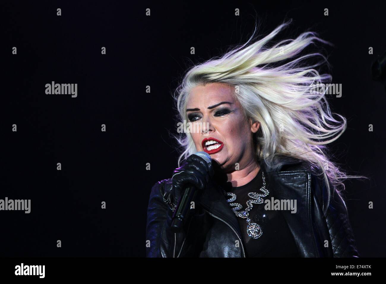 British singer kim wilde performs hi-res stock photography and images ...