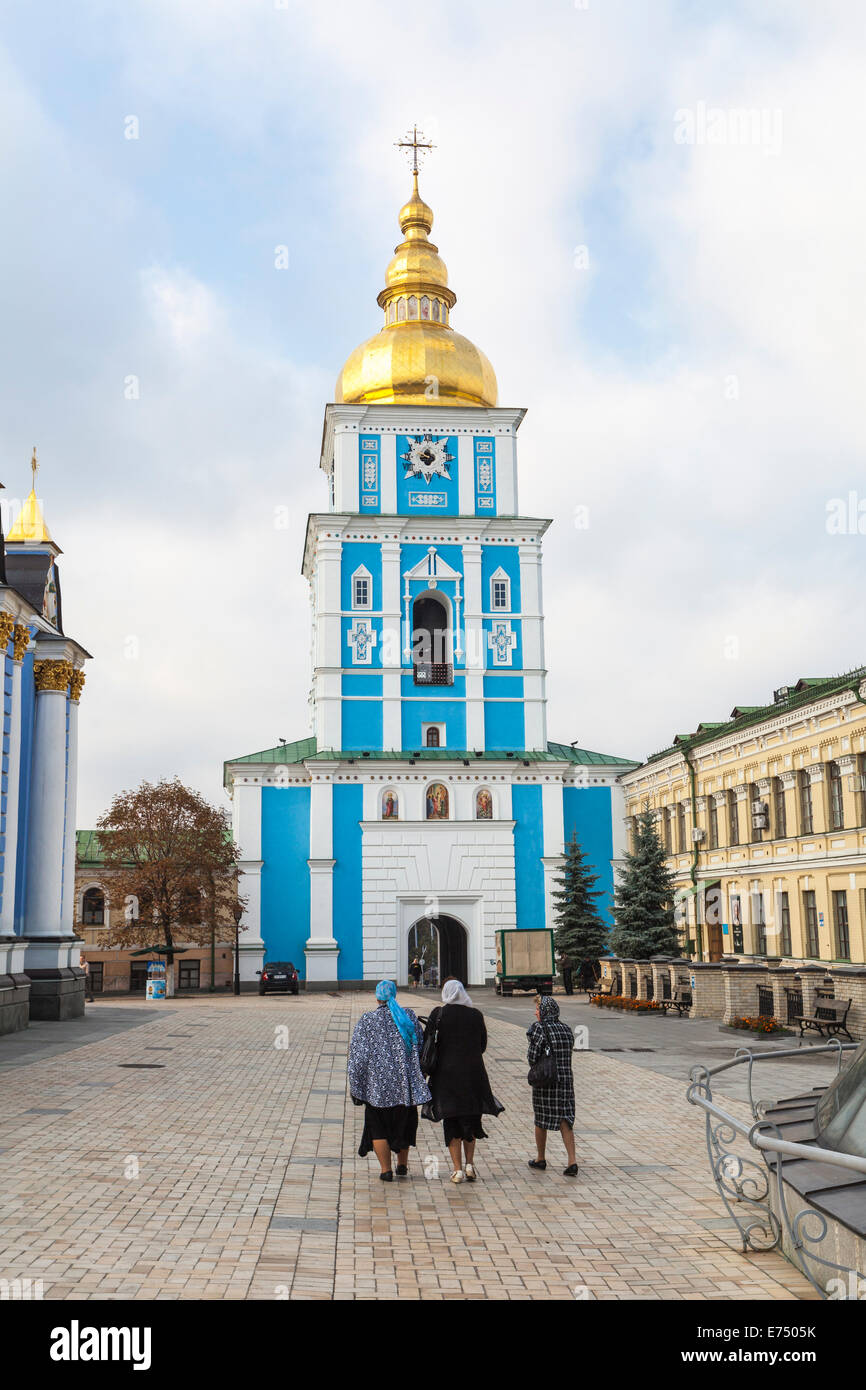 Three local women walk towards the main entrance of the iconic historic ...