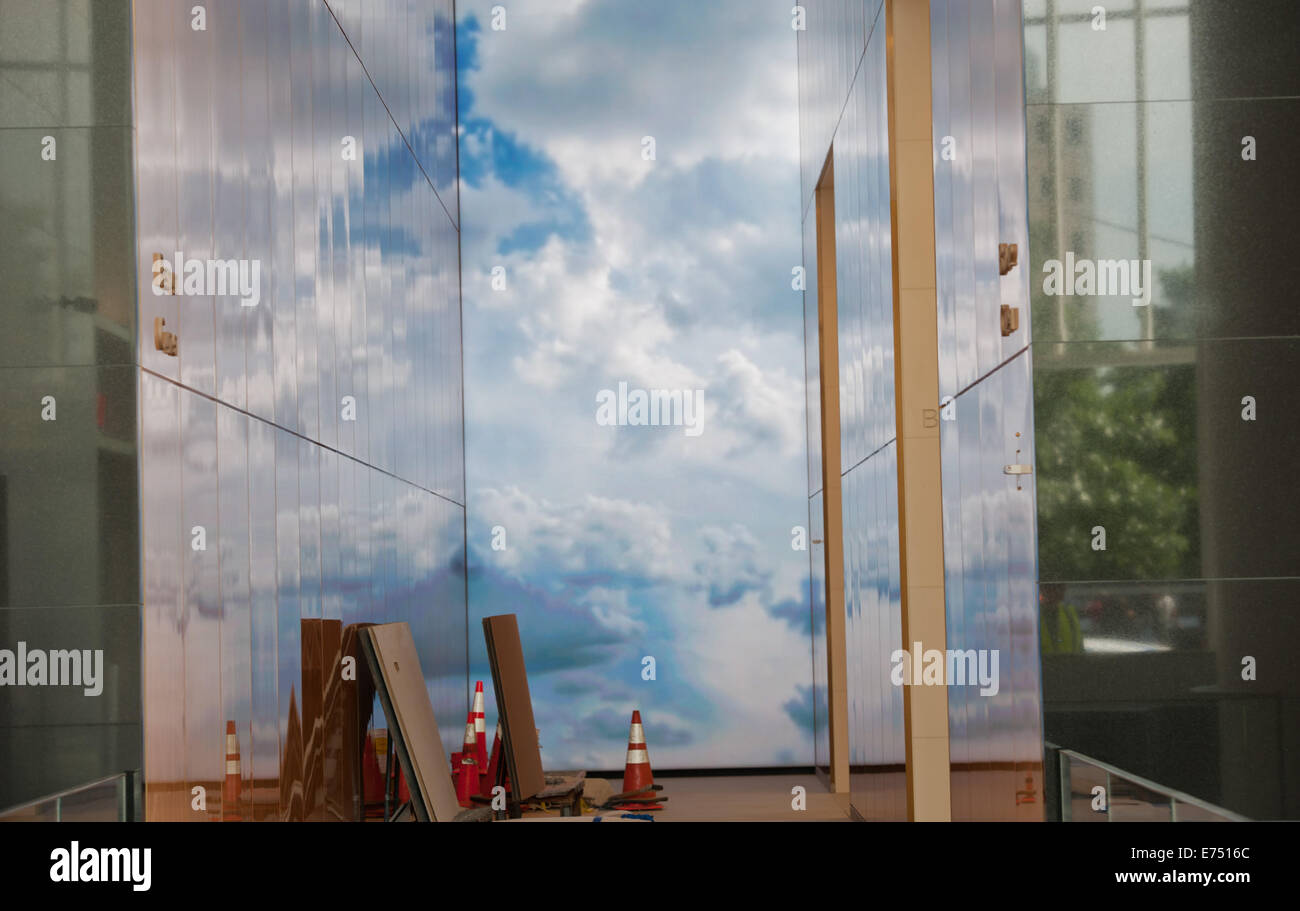 Manhattan, New York, USA. 4th Sep, 2014. The lobby of 4 World Trade ...