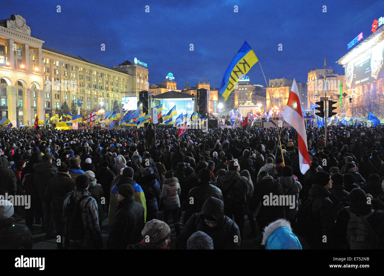 Pro-European demonstrators gather in Kiev's Independance Square ...